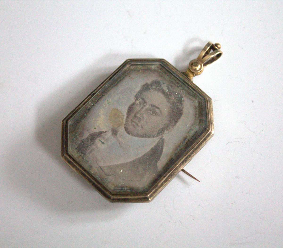 Pendant from the collection of A Mirror with a Memory | Artwork Archive