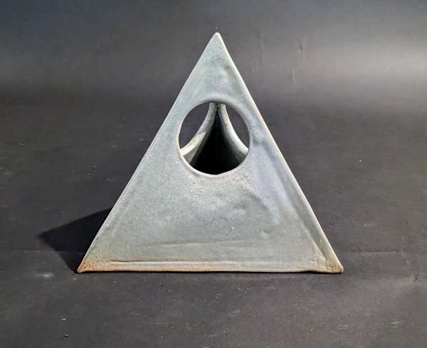 Triangular prism ceramic ikebana vase from the collection of Yume ...