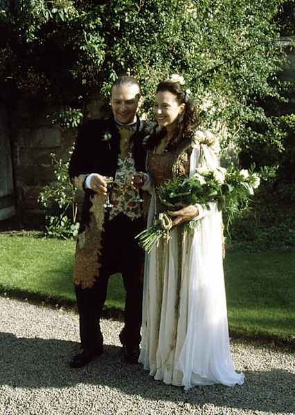 Stu and Sarah by Alysn Midgelow-Marsden | Artwork Archive